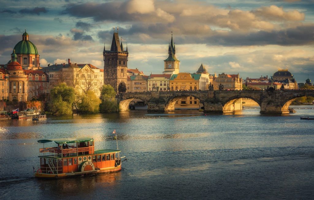 Praga - orașul de Aur. Obiective turistice in Praga + opțiuni de cazare ...