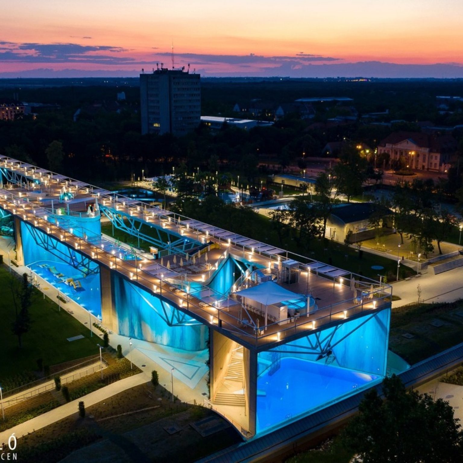 Parcul Acvatic Aquaticum (situat la doar 60 km de granita cu Romania ...
