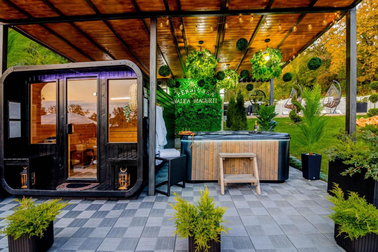 Cazare superba cu ciubar, jacuzzi si sauna, aproape de Transalpina, 20 ...